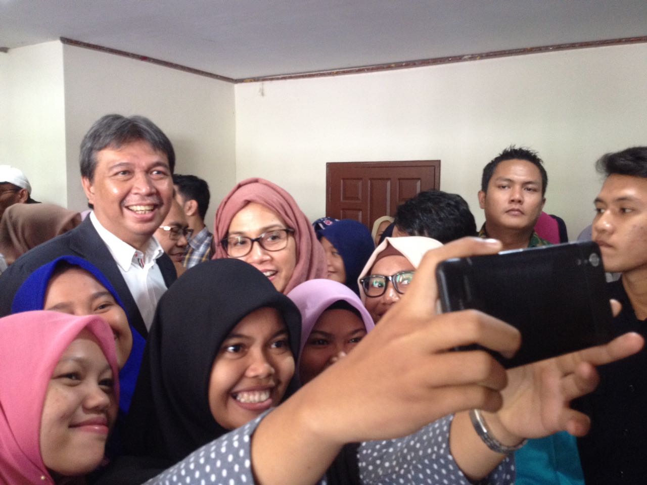 Usai isi kuliah umum, Sri Mulyani jadi incaran selfie mahasiswa - Kanal ... Usai isi kuliah umum, Sri Mulyani jadi incaran selfie mahasiswa - Kanal ...
