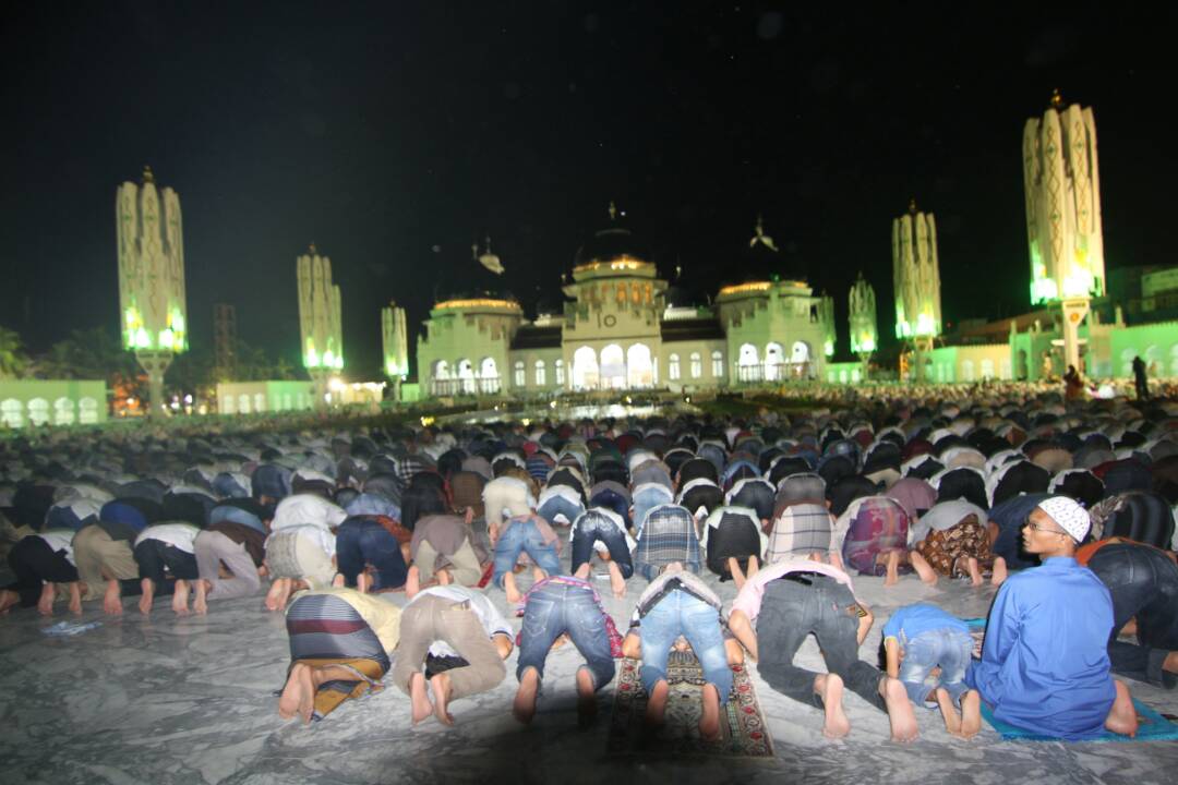 Tarawih perdana, ribuan jemaah padati Masjid Raya Baiturrahman - Kanal Aceh Tarawih perdana, ribuan jemaah padati Masjid Raya Baiturrahman - Kanal Aceh