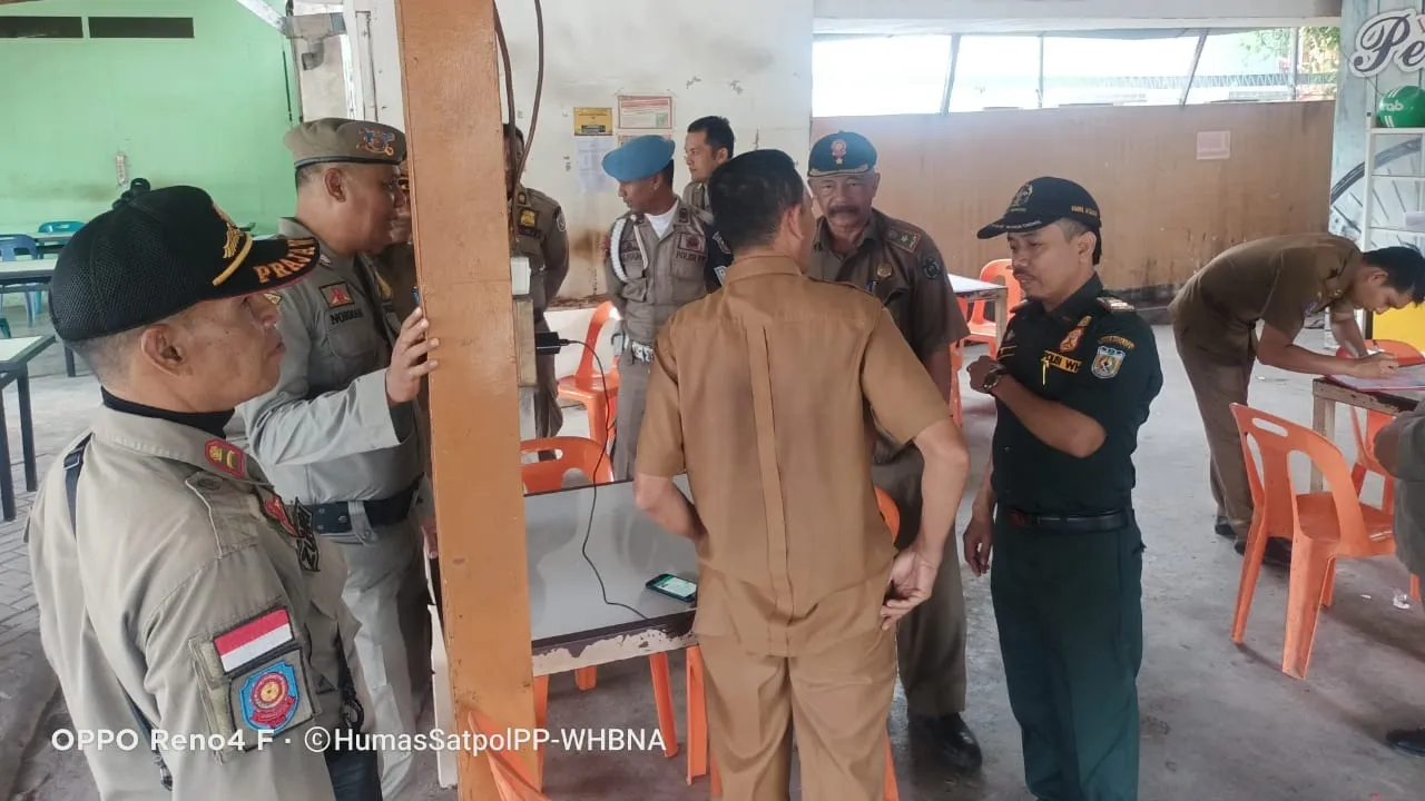 Satpol PP dan WH Banda Aceh Tertibkan ASN yang Asyik Ngopi Saat Jam ... Satpol PP dan WH Banda Aceh Tertibkan ASN yang Asyik Ngopi Saat Jam ...